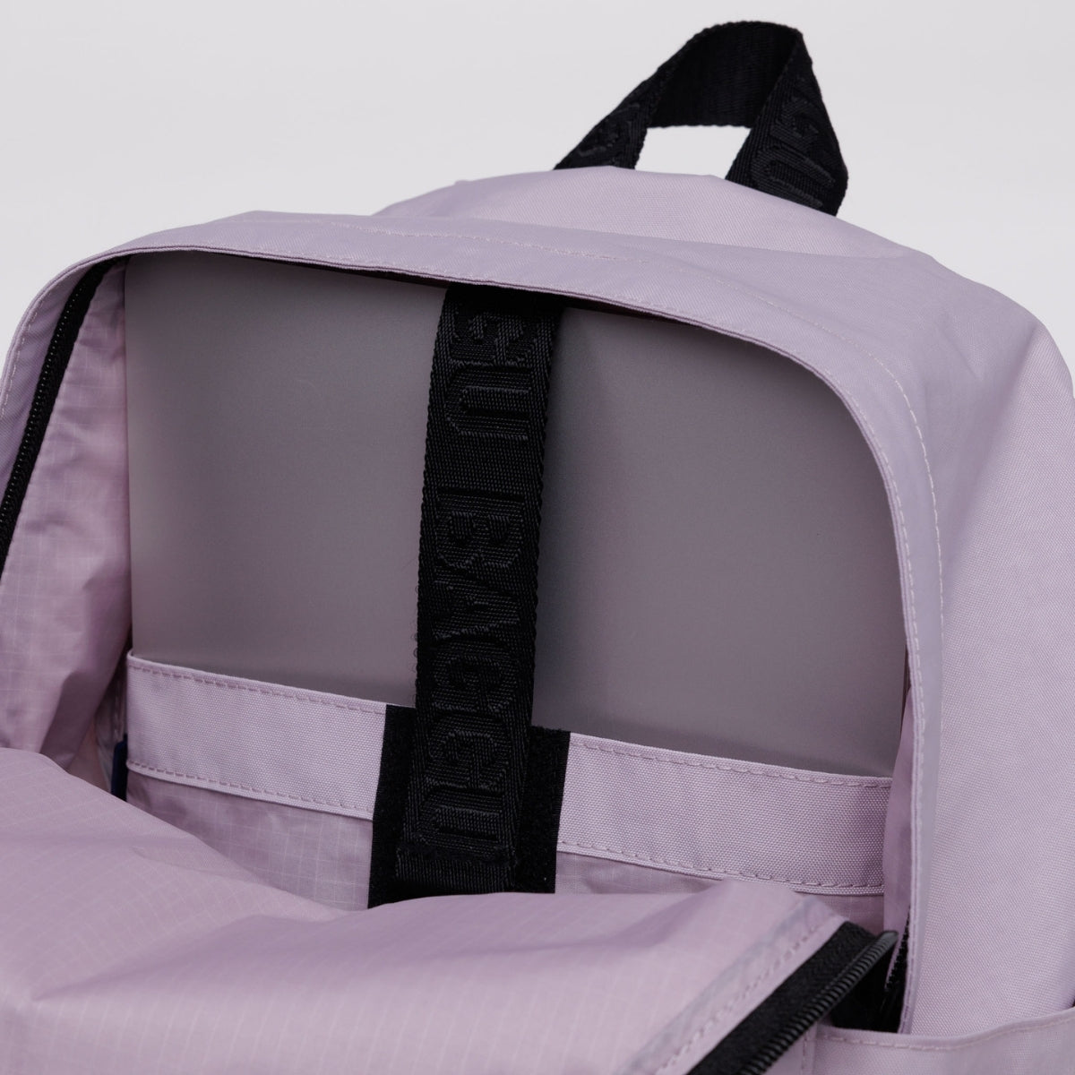 Baggu Medium Nylon Backpack in Dusty Pink – Getoutside Shoes