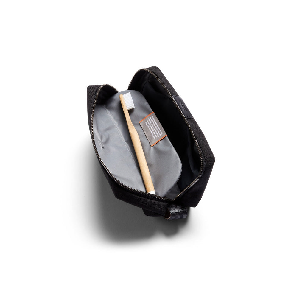Bellroy Toiletry Kit in Black – Getoutside Shoes